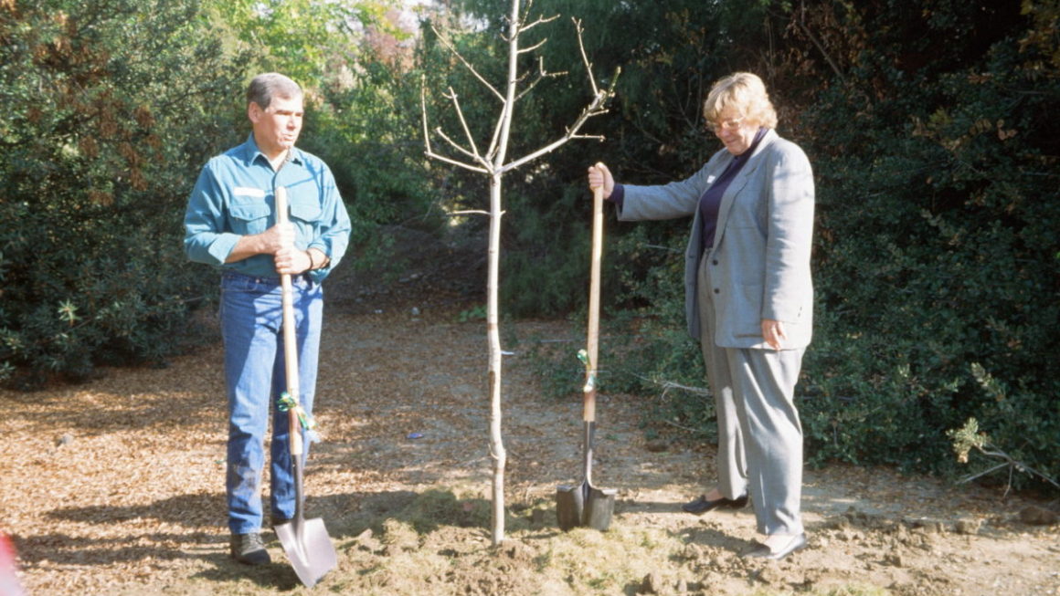 BJ109 Supes Rod Diridon & Zoe Lofgren_resize - Green Foothills